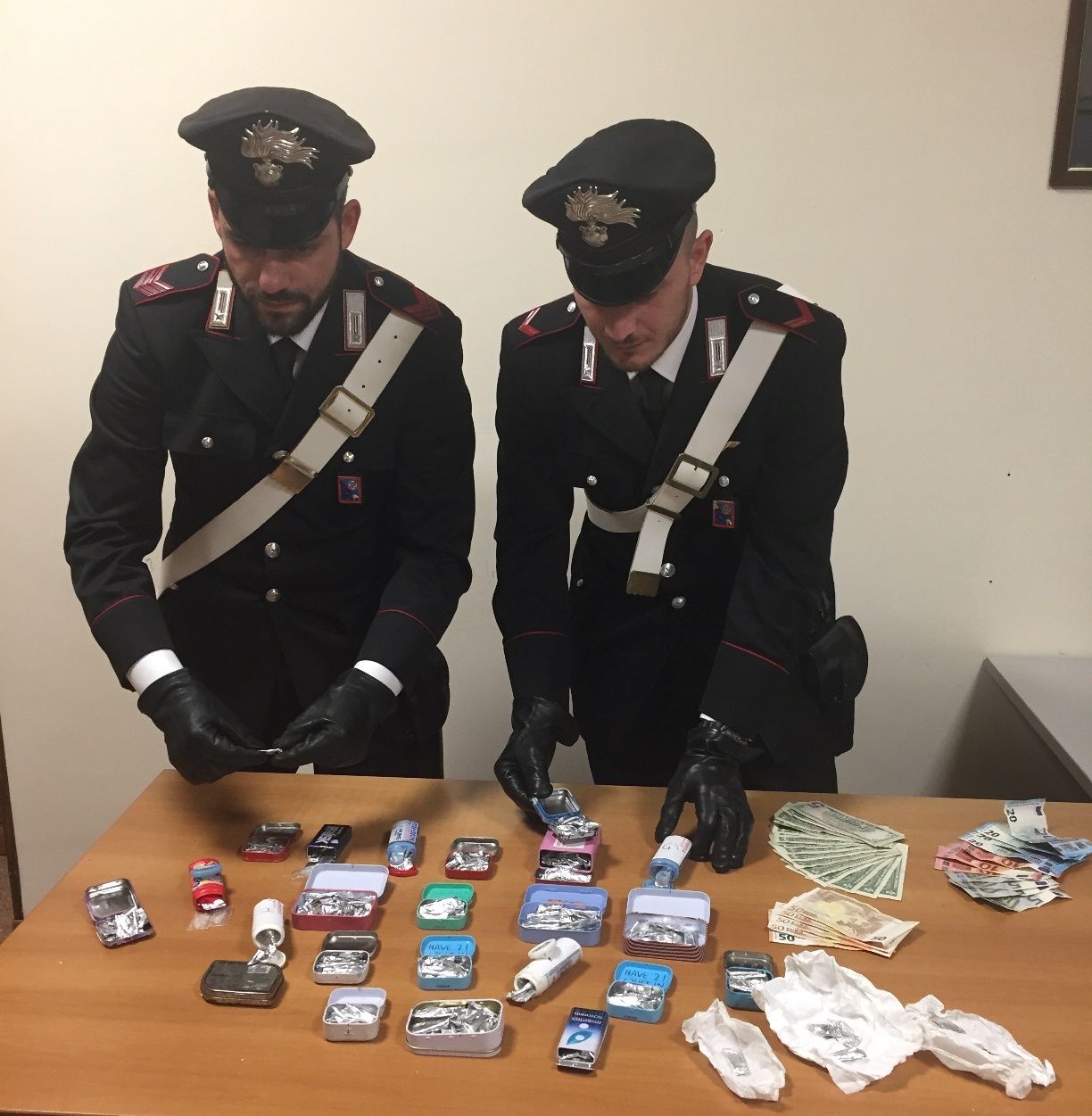 Arrestata spacciatrice di Shaboo: la pericolosa droga filippina che ... Arrestata spacciatrice di Shaboo: la pericolosa droga filippina che ...