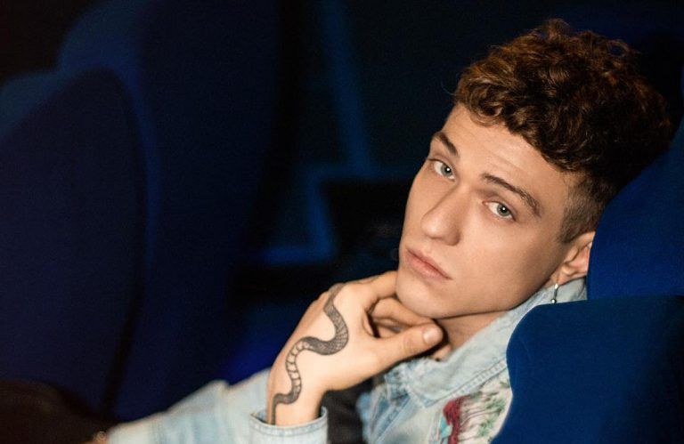 Irama: chi è, età, altezza, curiosità, Instagram e vita privata del ...