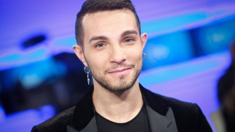 Marco Carta: chi è, età, fidanzato, carriera, vita privata del cantante ...