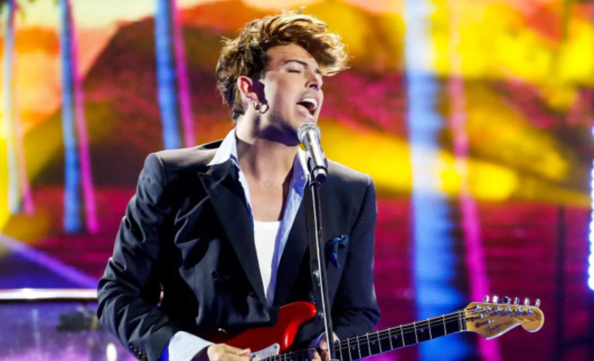 Stash: chi è il frontman dei The Kolors, età, carriera, canzoni, chi è ...