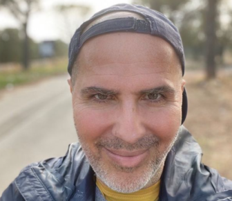 Marco Armani: chi è, età, carriera, canzoni, chi è la moglie, altezza ...