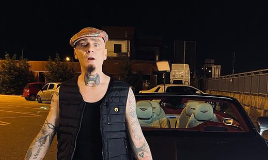 J-Ax oggi ad Amici 2021: chi è, età, carriera, canzoni, chi è la moglie ...