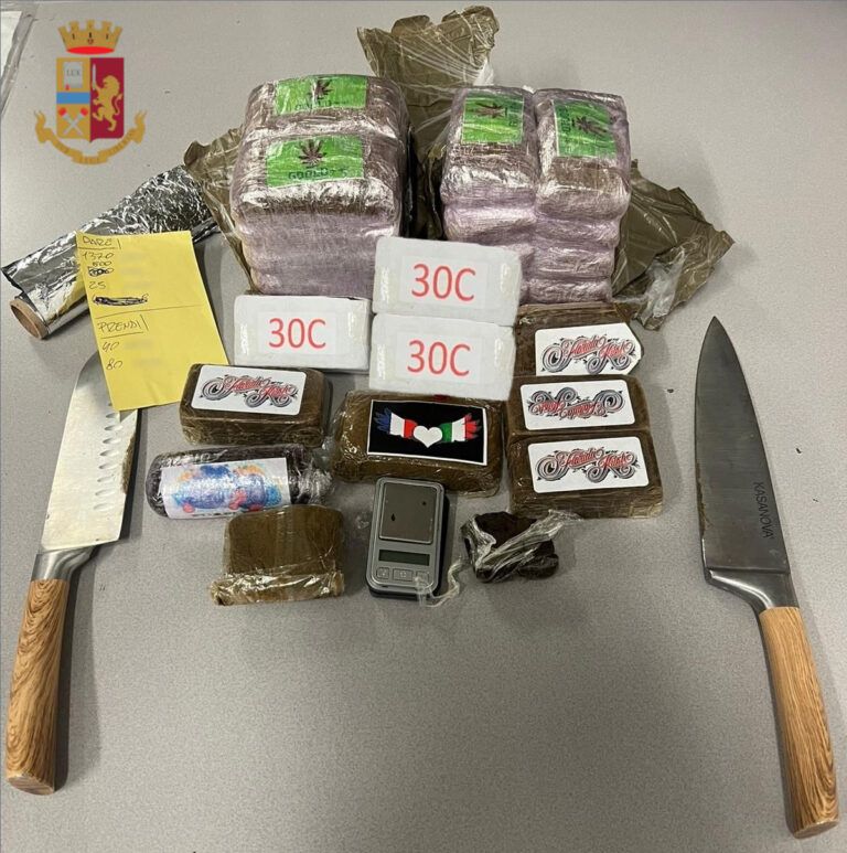 Primavalle, nascondeva droga nell'armadio e nel frigo: arrestato 23enne