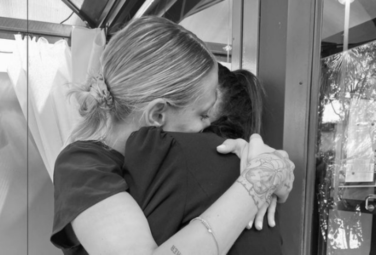 Le Donatella, come è morto il papà di Giulia e Silvia Provvedi: chi era ...