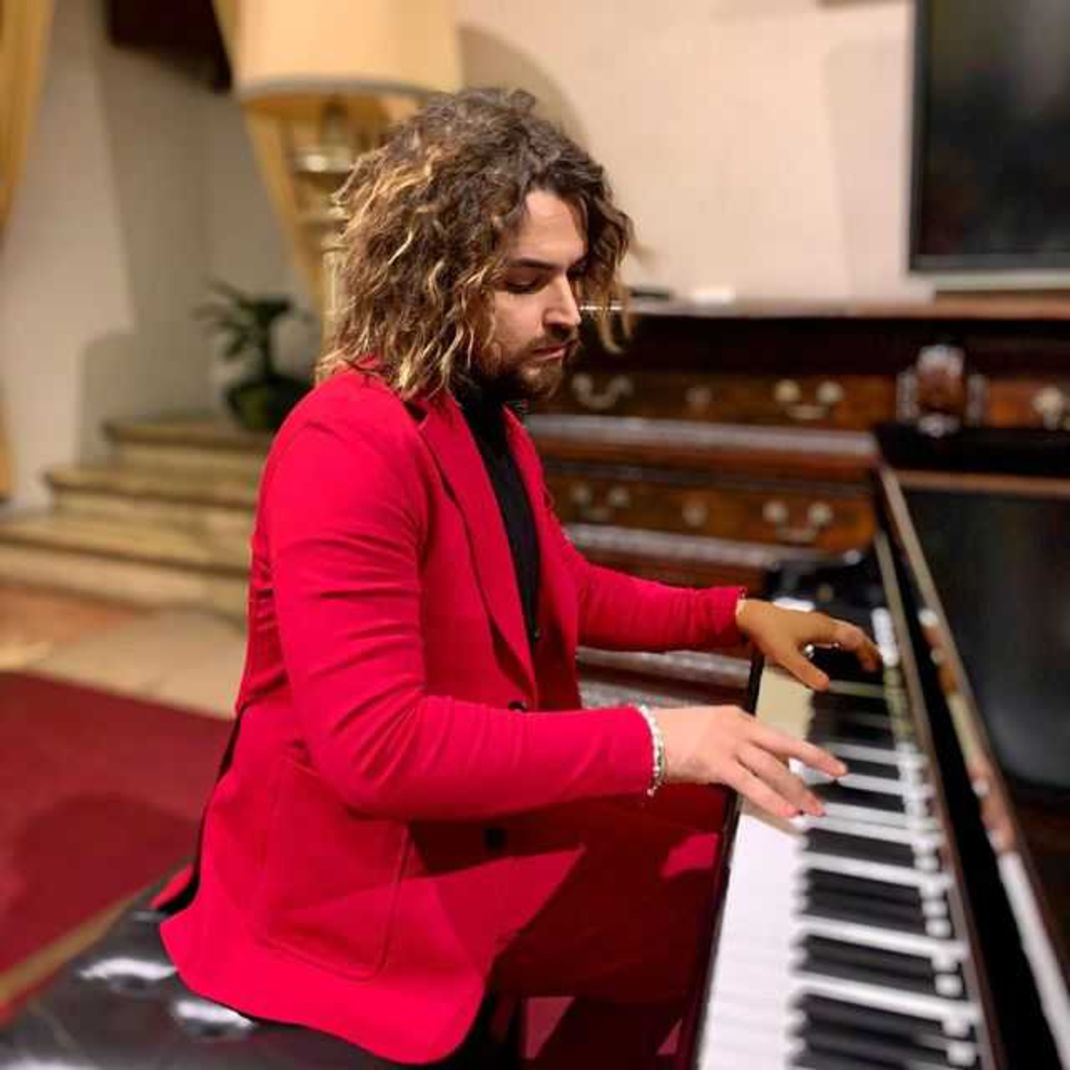 Valerio Scanu, chi è il futuro marito Luigi Calcara: età, lavoro, foto ...