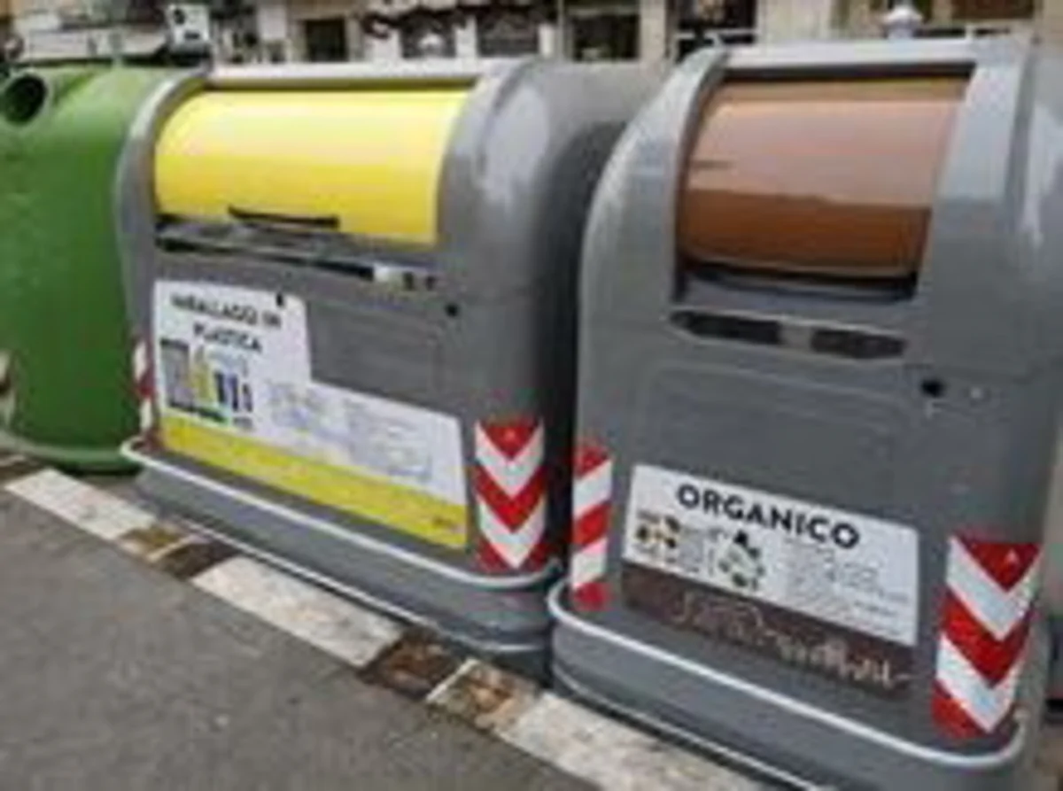 Cassonetti 'smart' anche in via Appia Nuova a Roma: posizionati 50 ...