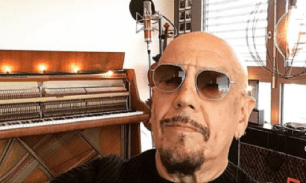 Enrico Ruggeri: chi è, età, carriera, canzoni, altezza, chi è la moglie ...