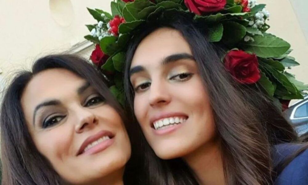 Maria Grazia Cucinotta, chi è la figlia Giulia Violati: età, lavoro ...