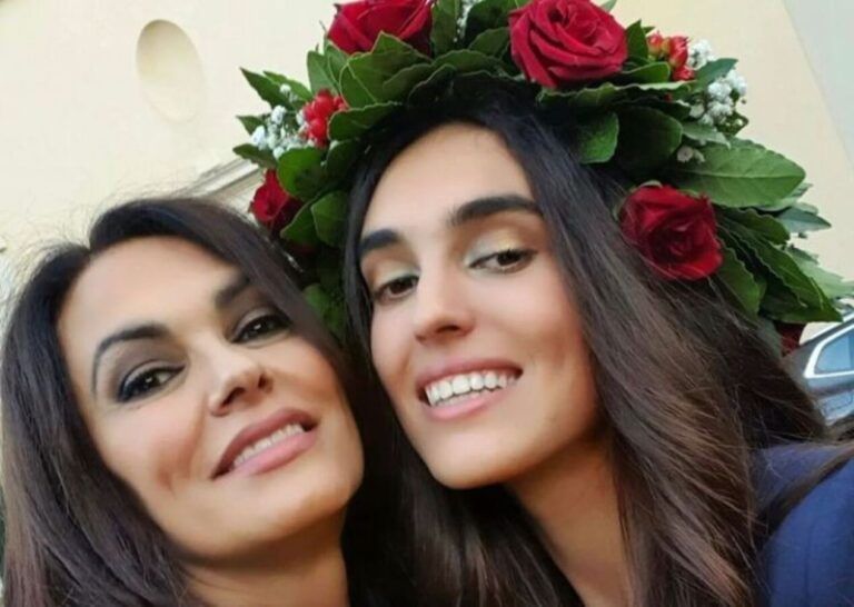 Maria Grazia Cucinotta, chi è la figlia Giulia Violati: età, lavoro ...