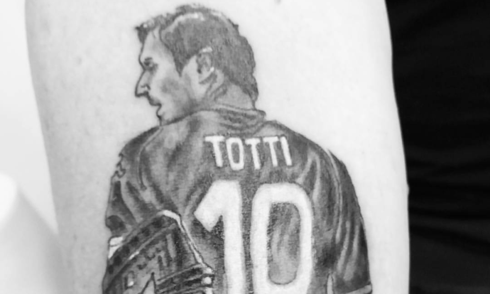 "Francè, sono un tuo grande fan". Ragazzo ferma Totti a Sabaudia e gli ...