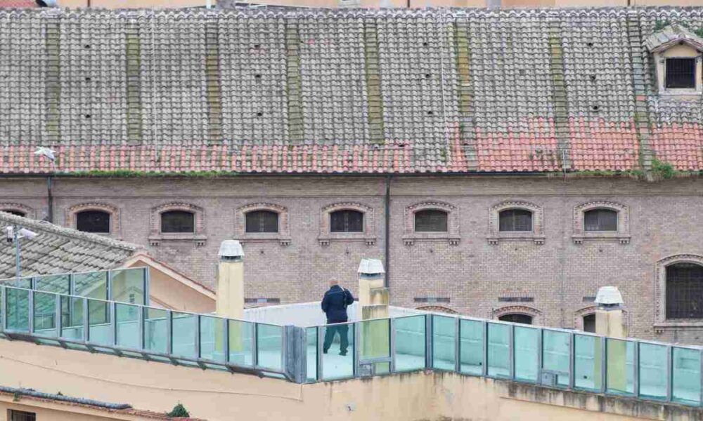 Carcere di Regina Coeli strapieno | troppi detenuti e pochi agenti ... Carcere di Regina Coeli strapieno | troppi detenuti e pochi agenti ...
