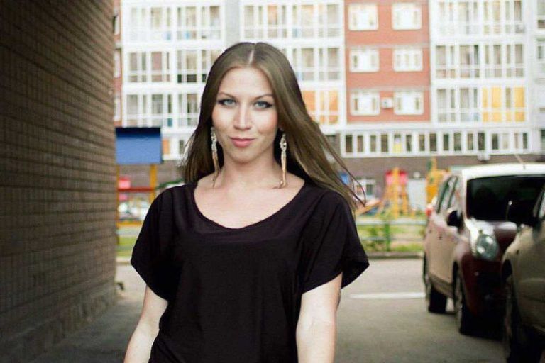 Selfie estremo sulla piattaforma proibita, l'influencer russa Inessa Polenko precipita e muore ...